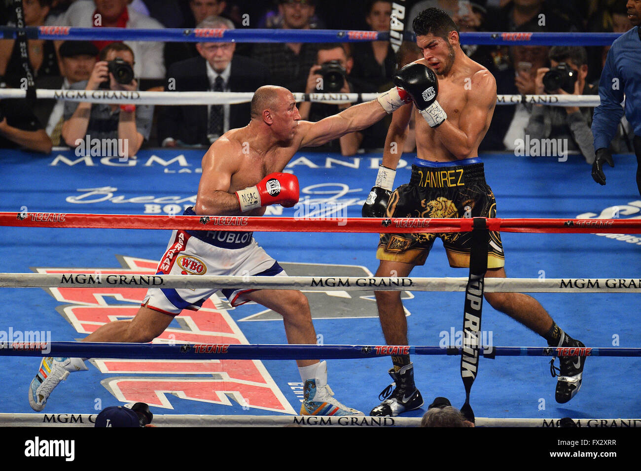 Las Vegas, Nevada, USA. 9th April, 2016. Arthur Abraham (L) (Berlin ...