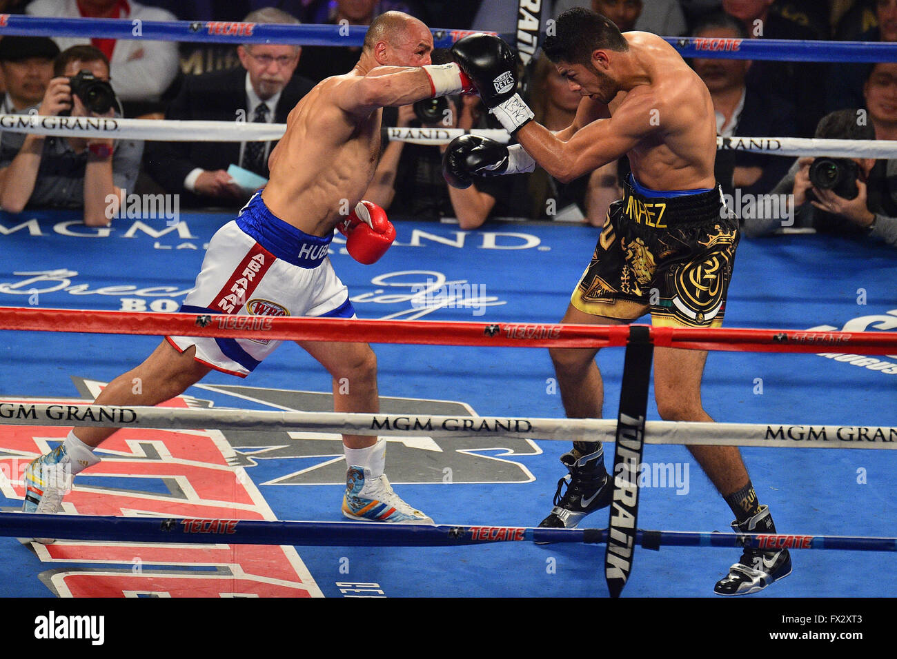 Las Vegas, Nevada, USA. 9th April, 2016. Gilberto Ramirez (R) (Mazatlan ...