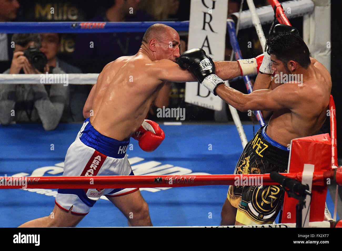 Las Vegas, Nevada, USA. 9th April, 2016. Arthur Abraham (L) (Berlin ...