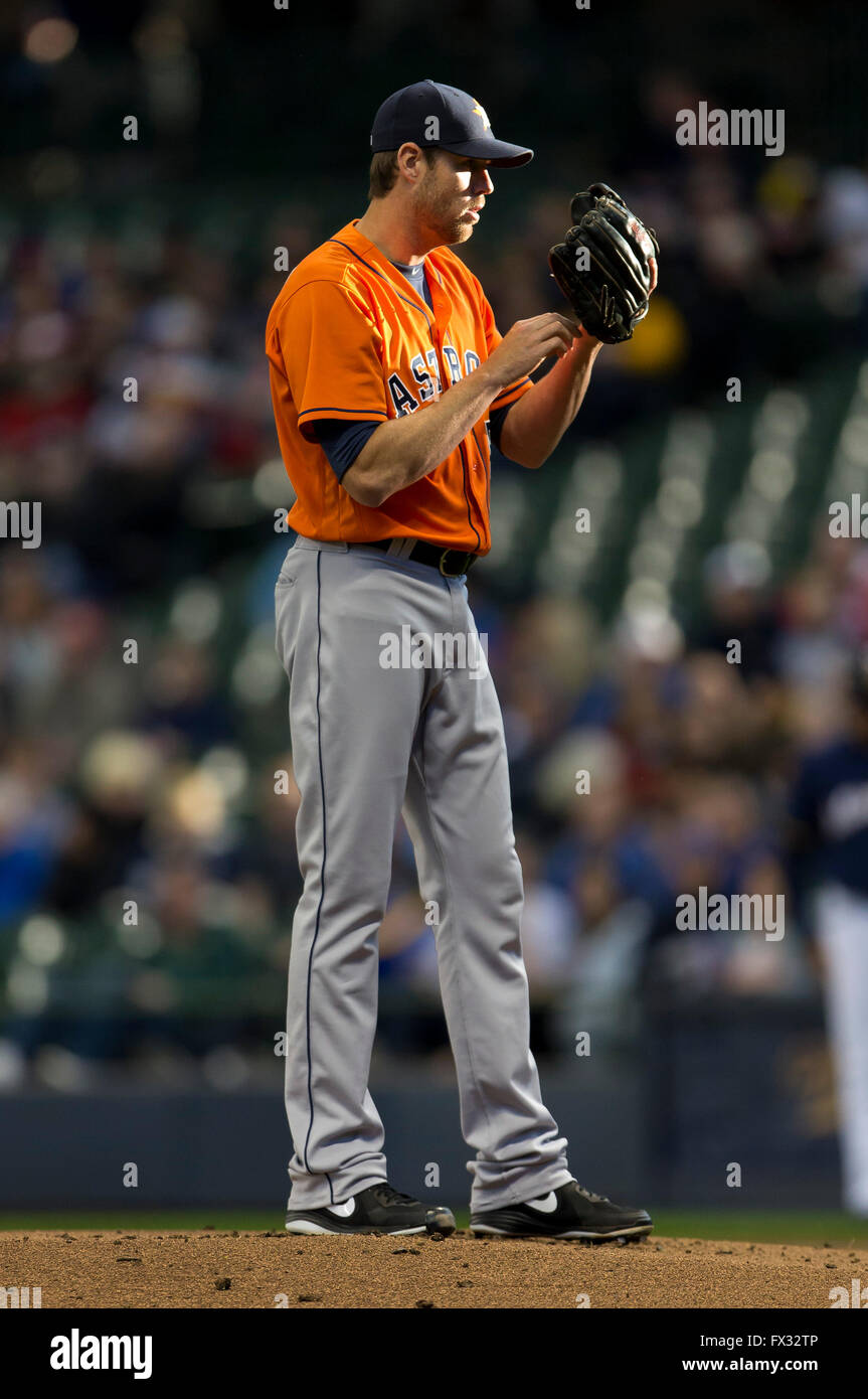 Milwaukee, WI, USA. 9th Apr, 2016. Houston Astros starting pitcher Mike ...