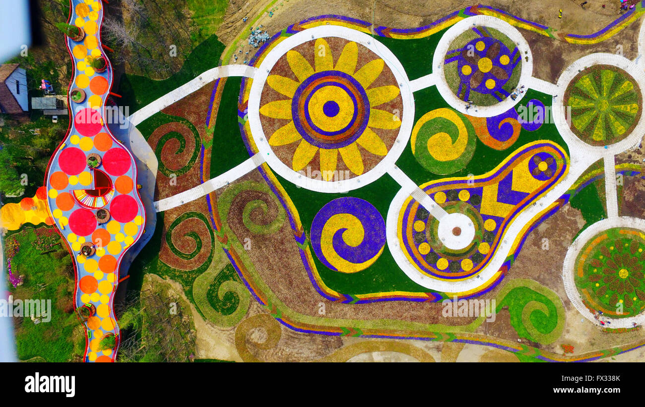 Yangzhou, China's Jiangsu Province. 10th Apr, 2016. The flower field is ...