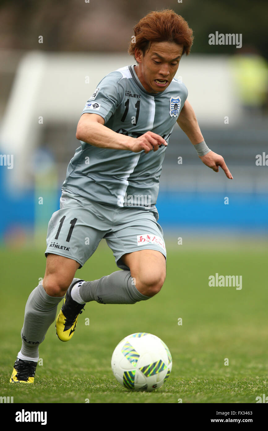 NHK SPRING Mitsuzawa Football Stadium, Kanagawa, Japan. 10th Apr, 2016. Ken Hisatomi (Blaublitz ...