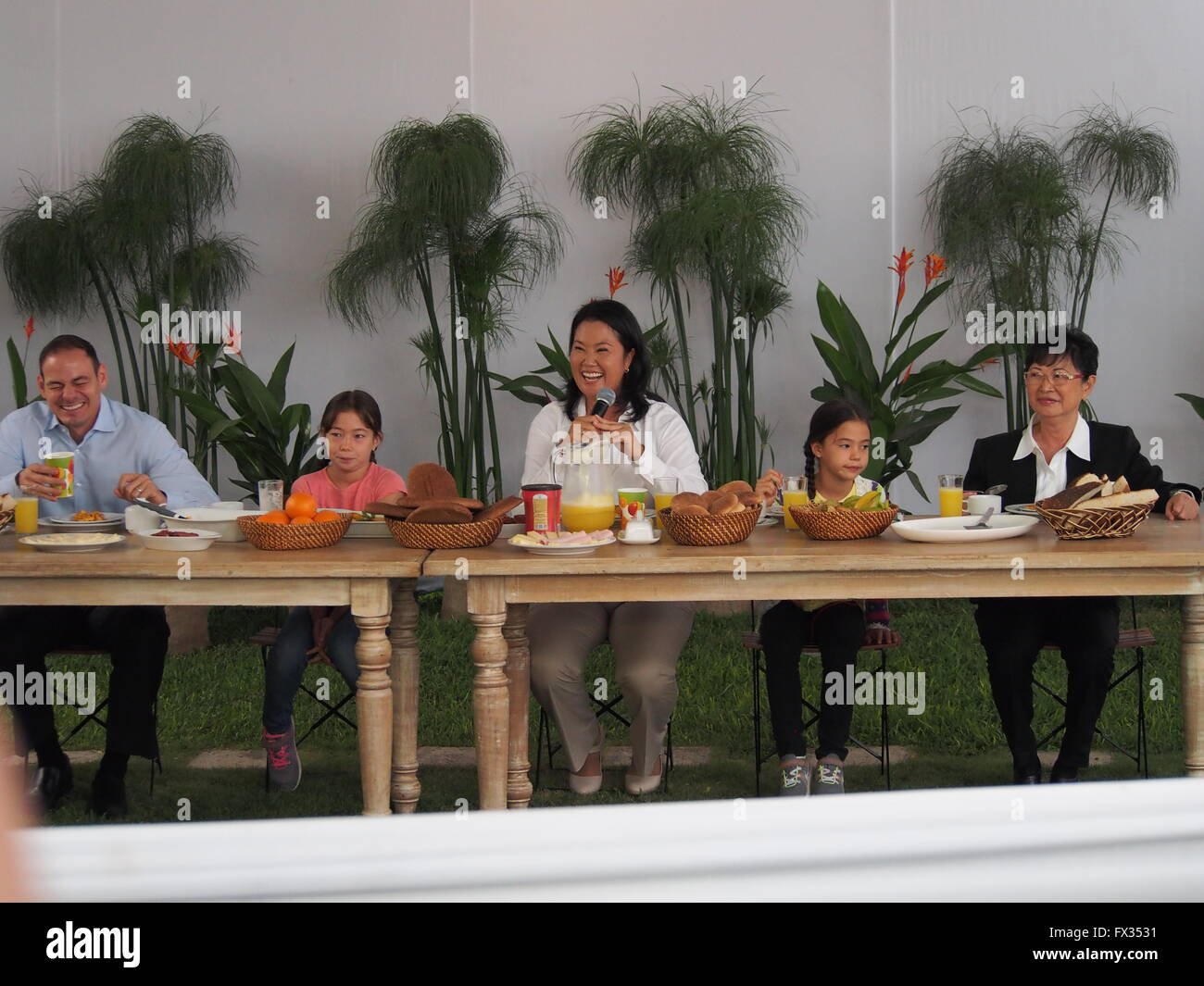 Lima, Peru. 10th Apr, 2016. Candidate Keiko Fujimori and her family had ...