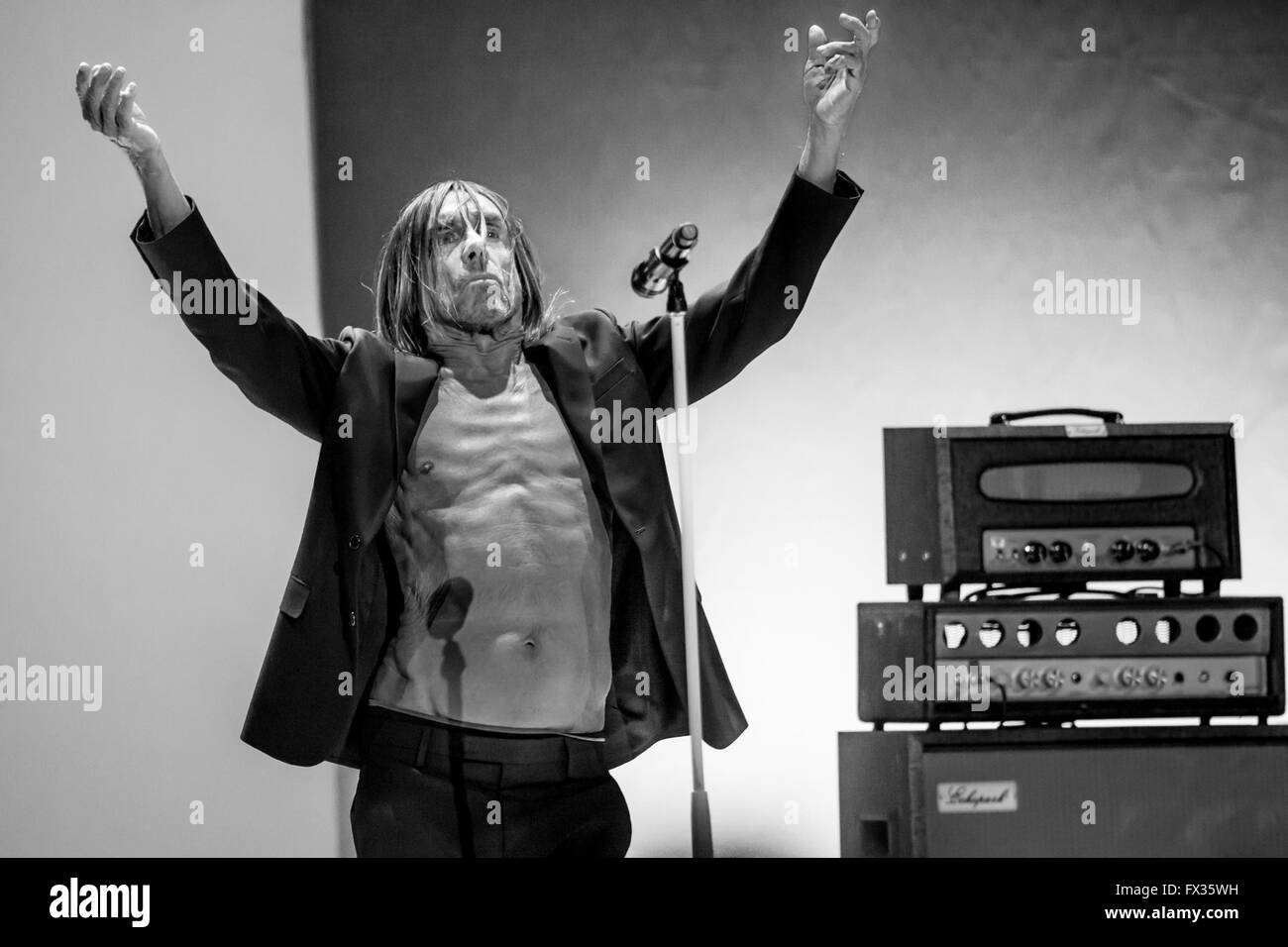 Detroit, Michigan, USA. 7th Apr, 2016. IGGY POP performing on his Post ...