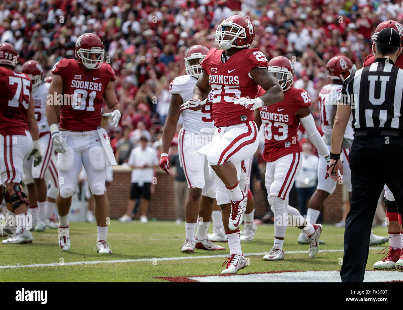 April 9, 2106: Oklahoma Sooners running back Joe Mixon (25) celebrates ...