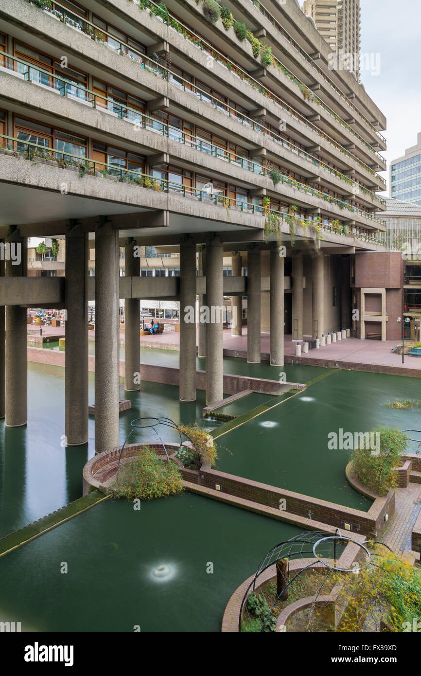 Barbican towers hi-res stock photography and images - Alamy