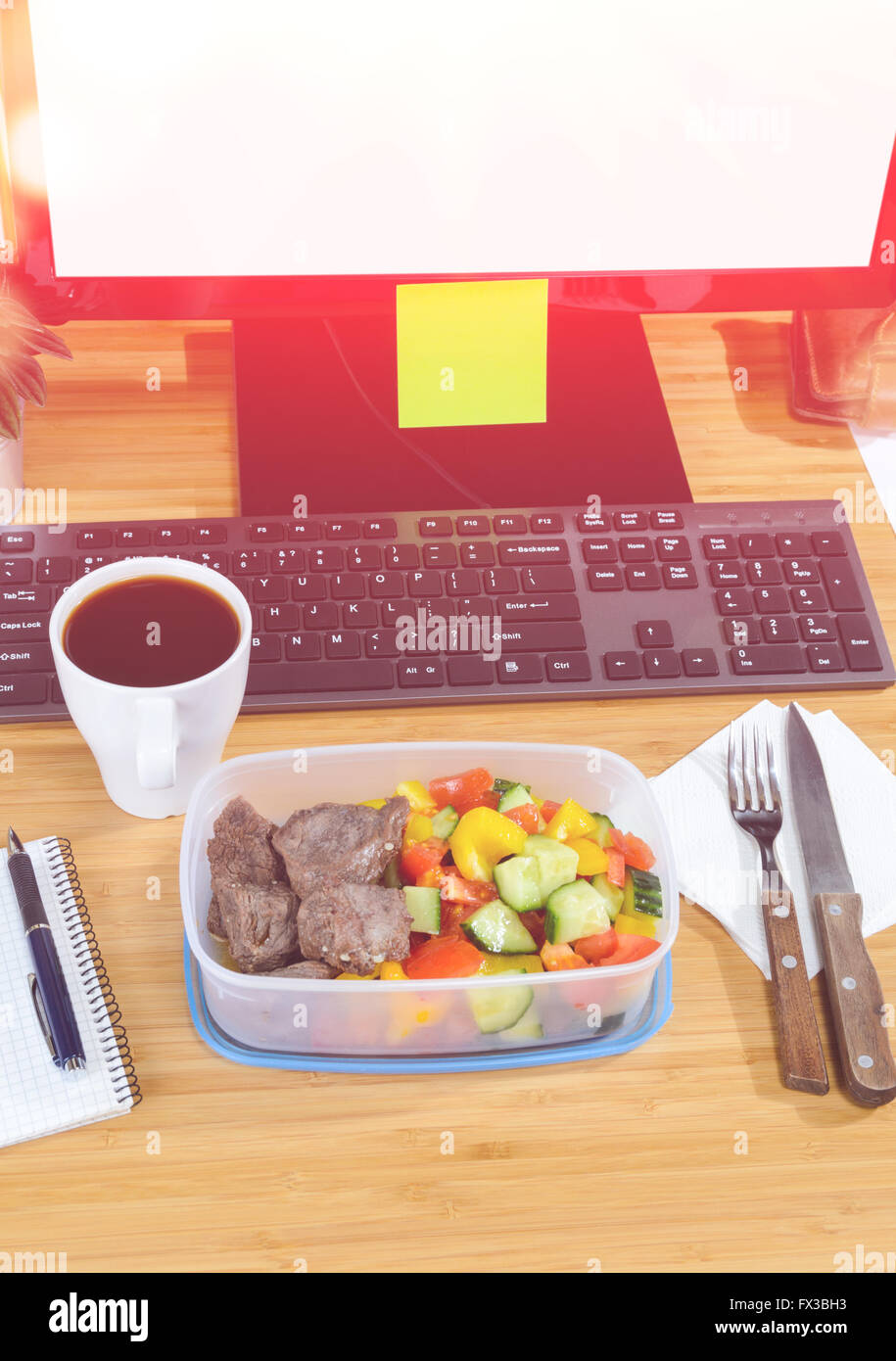 eating at workplace Stock Photo - Alamy