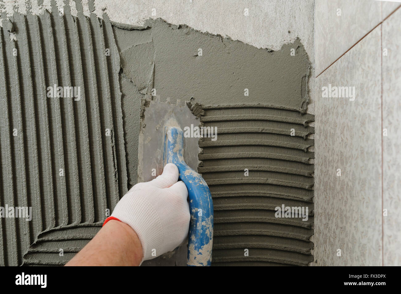 Tiler laying ceramic tiles on hi-res stock photography and images - Alamy