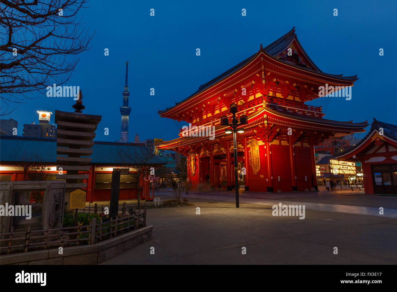 Japanese temple lantern lit night hi-res stock photography and images ...