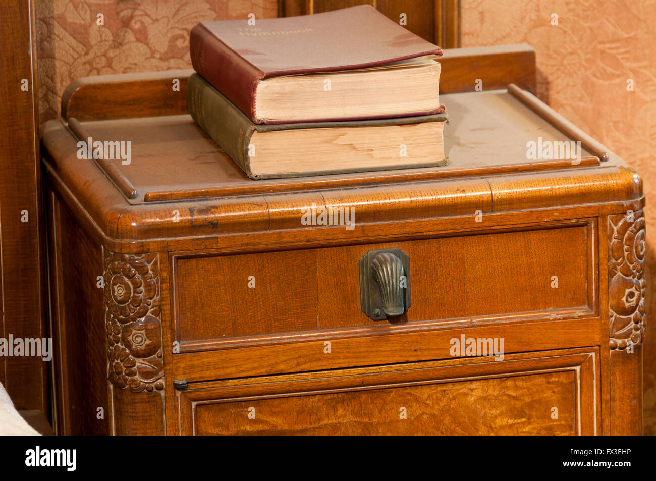 Art deco books hi-res stock photography and images - Alamy