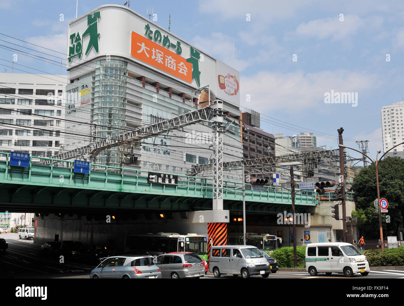street scene Shinjuku Tokyo Japan Stock Photo - Alamy