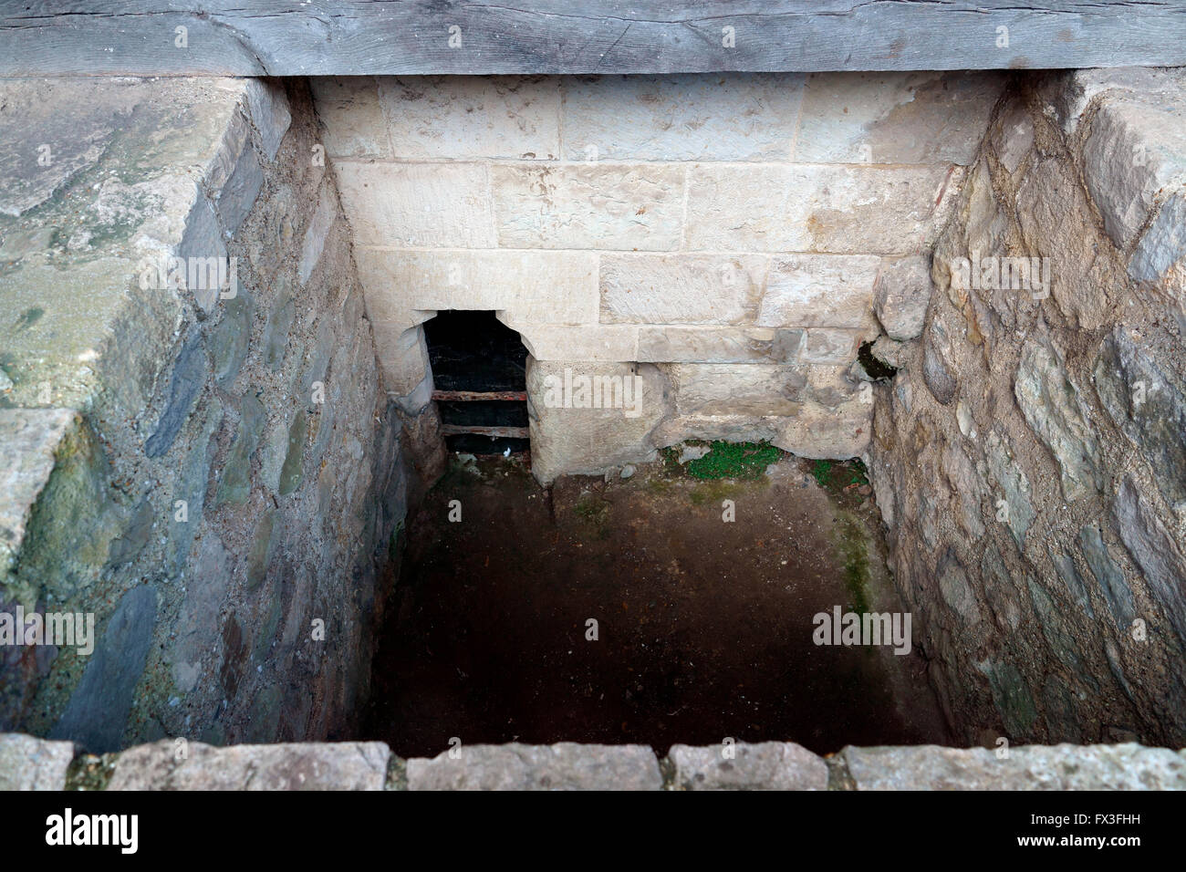MEDIEVAL MERCHANT’S HOUSE CELLAR WINDOW Stock Photo - Alamy