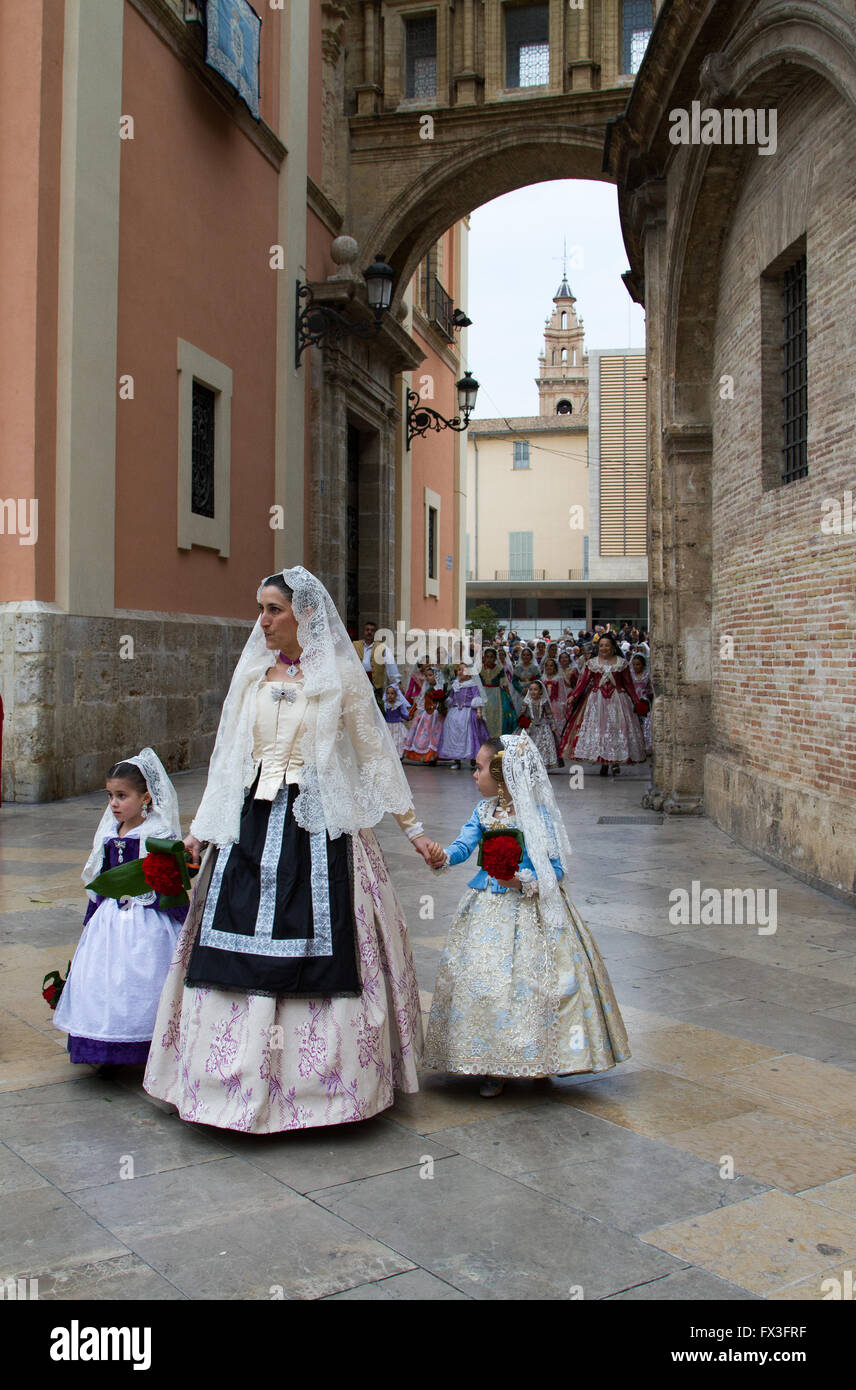Flower offering procession honouring the holy Lady of Valencia ...