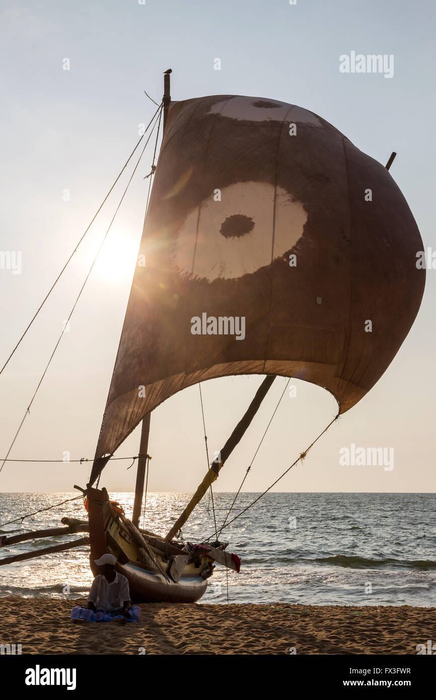 Old outrigger canoe on beach hi-res stock photography and images - Alamy