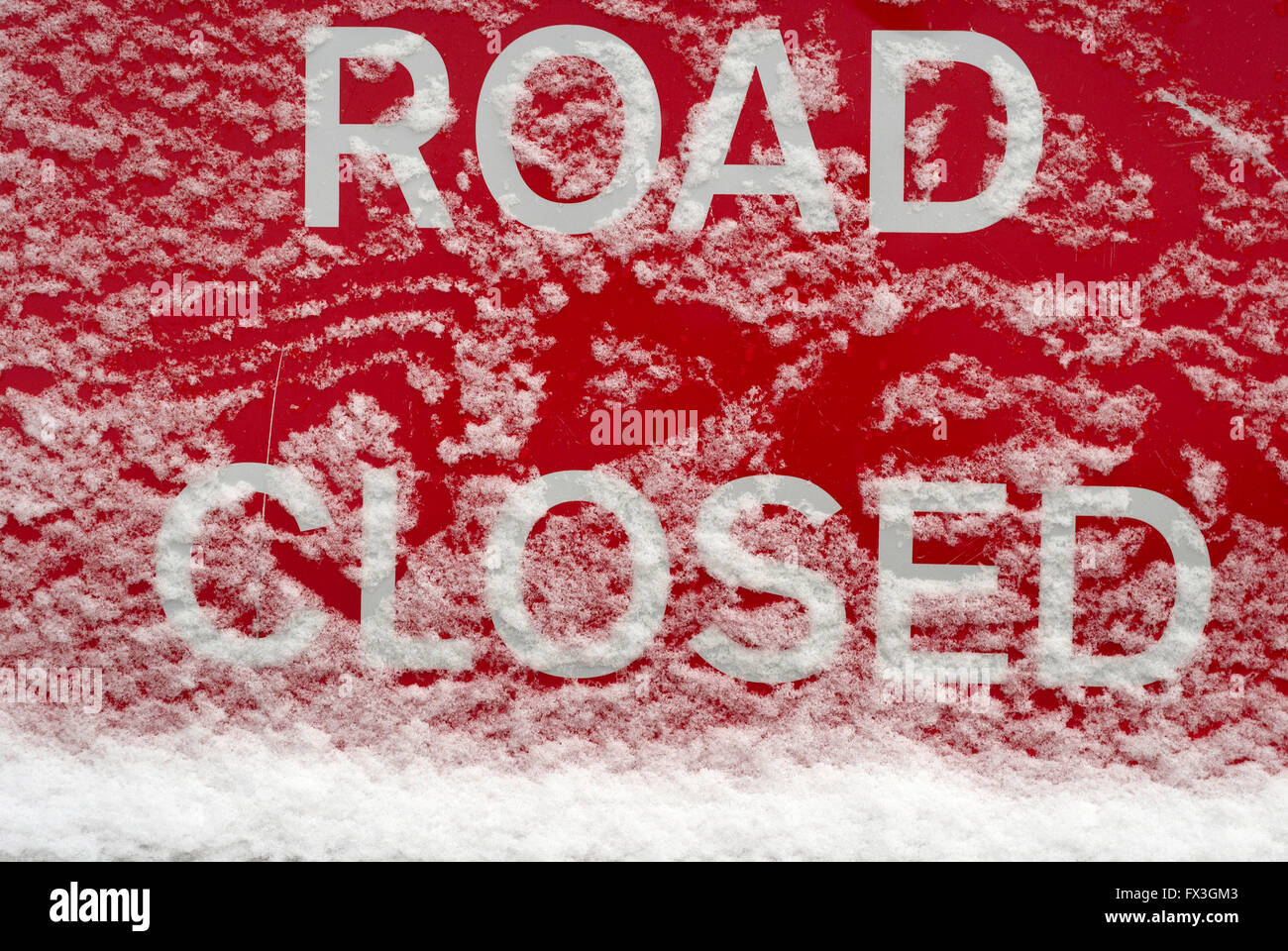 Road Closed sign in the snow Stock Photo - Alamy
