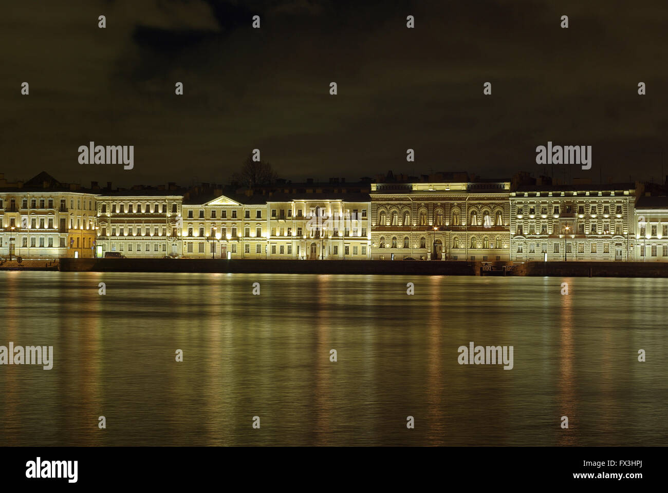 English embankment hi-res stock photography and images - Alamy