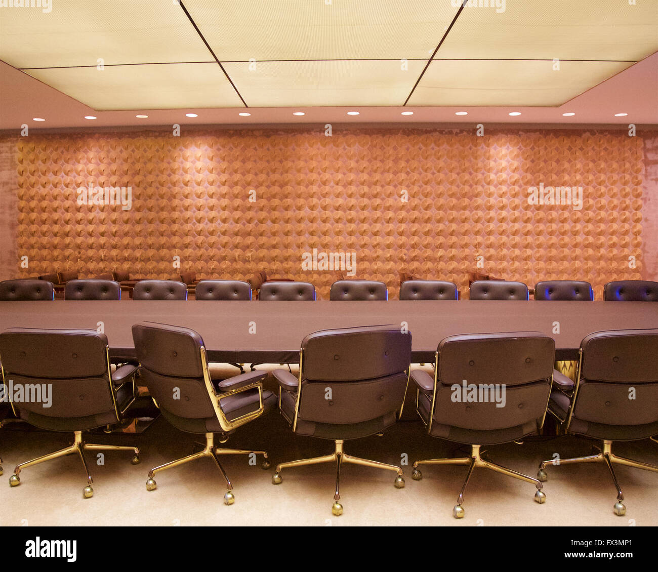 Stylish empty conference room ready for a meeting Stock Photo - Alamy