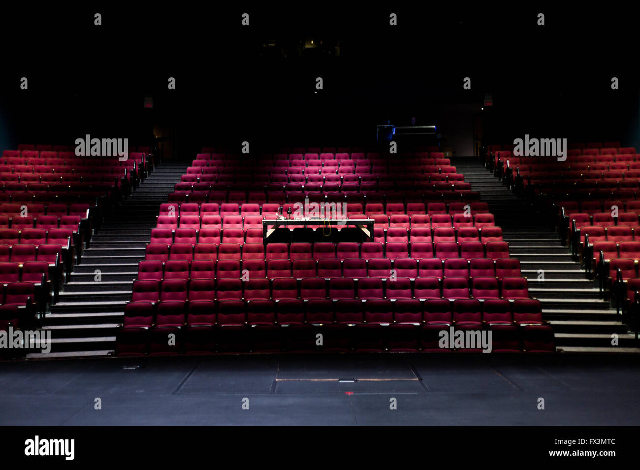 Empty broadway stage hi-res stock photography and images - Alamy