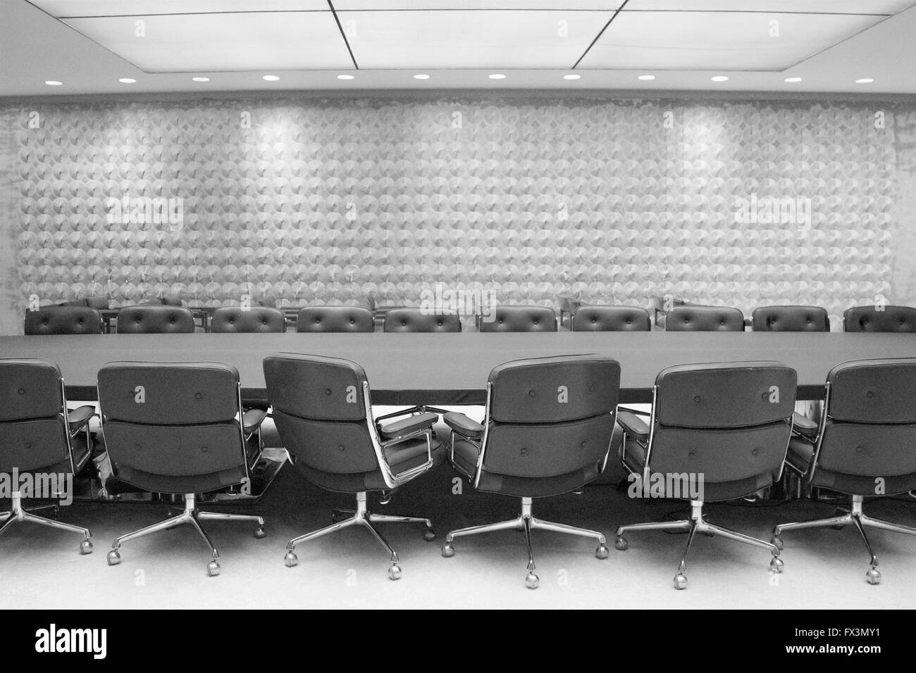 Stylish empty conference room ready for a meeting Stock Photo - Alamy