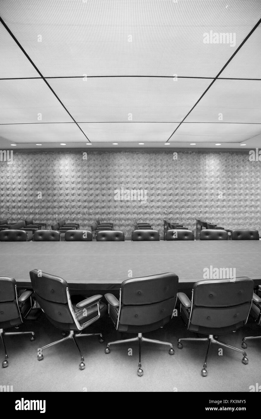 Stylish empty conference room ready for a meeting Stock Photo - Alamy