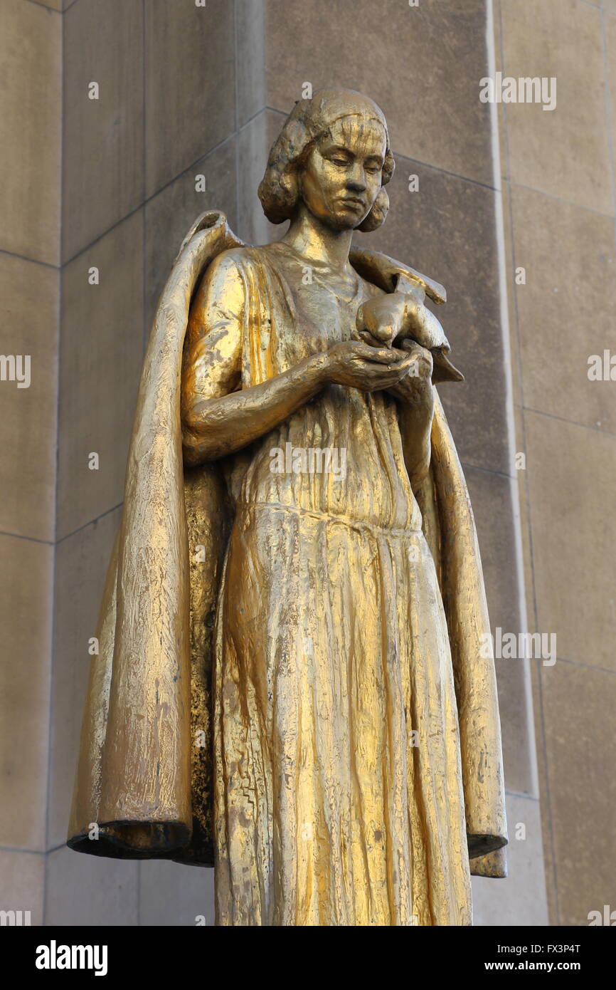 Golden statue of Trocadero in Paris Stock Photo - Alamy