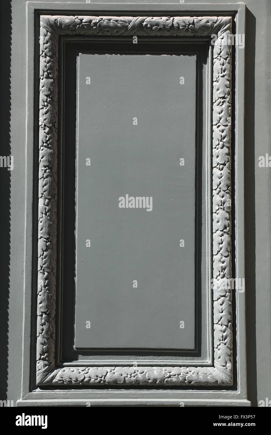 Detail of a classical and old door in Paris Stock Photo - Alamy