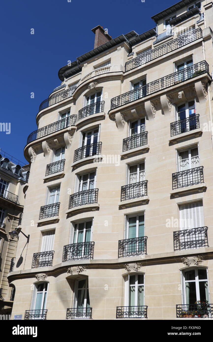 A classical building of the city of Paris Stock Photo - Alamy