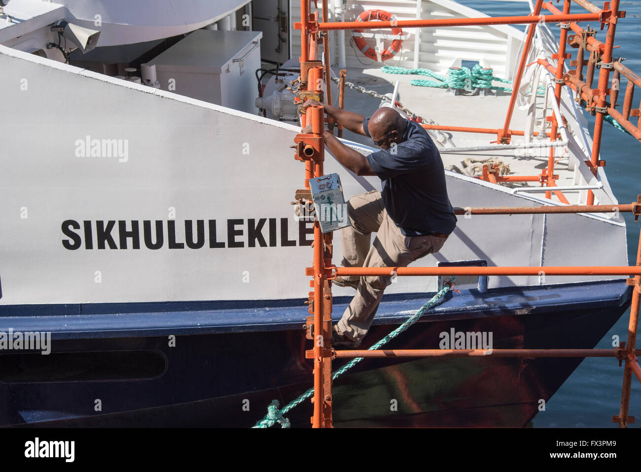 Scaffolding ship hi-res stock photography and images - Alamy