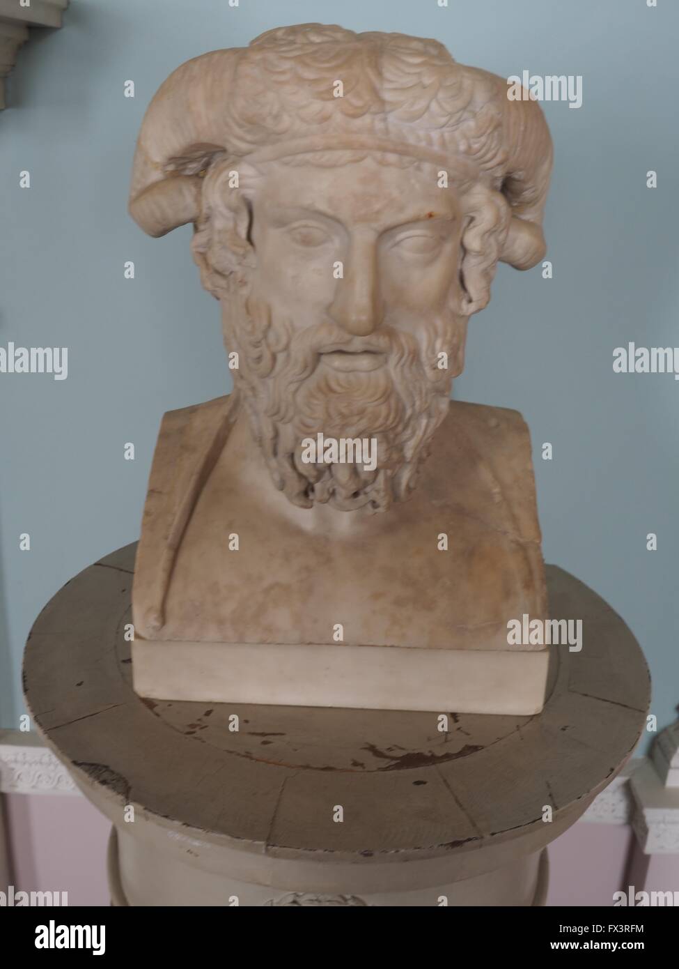 Beaufort House, statue, West Hampstead, London Stock Photo - Alamy