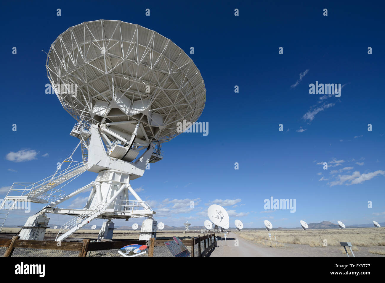 Huge antenna dish at Very Large Array, searching for imaging signal in ...
