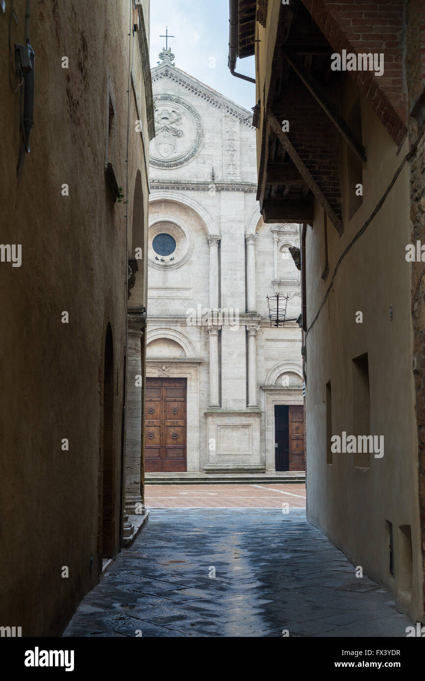 the Cathedral of Santa Maria Assunta in the main square of Pienza ...