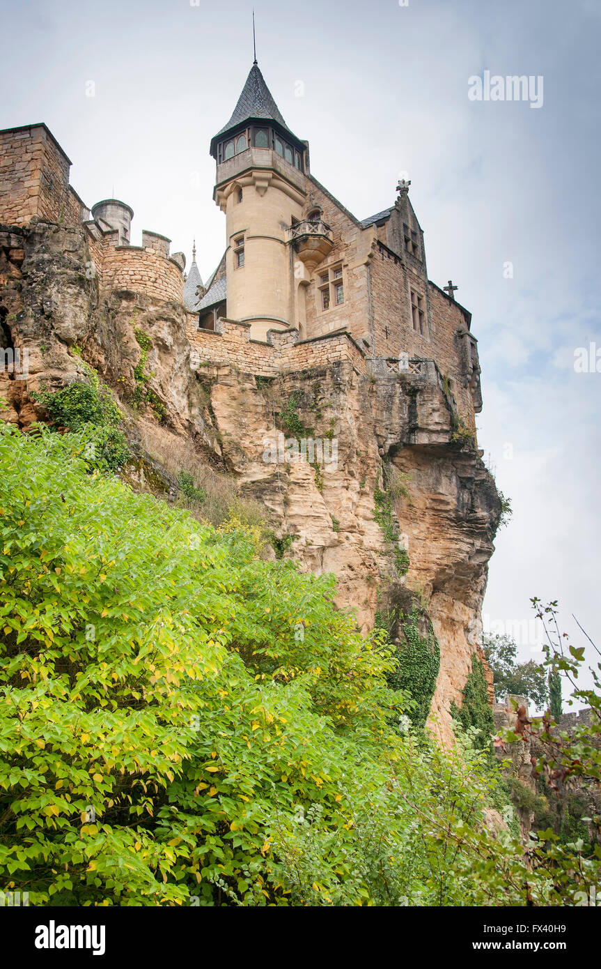 Cliff hanging castle at Sarlat-la-Caneda in the Dordogne region of ...