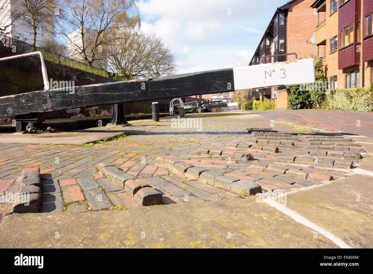 Waterway lock hi-res stock photography and images - Alamy