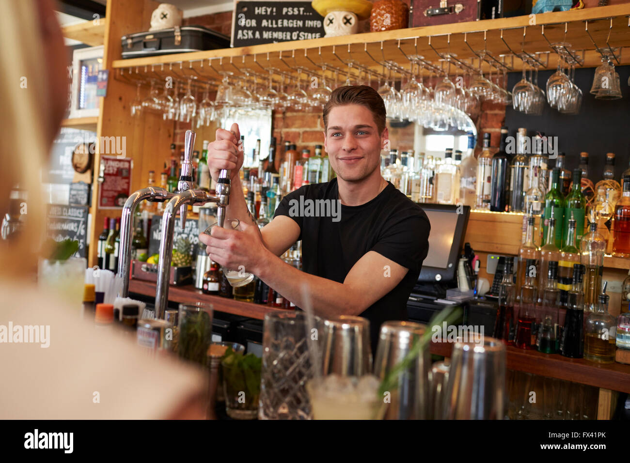 Pub interior busy hi-res stock photography and images - Alamy