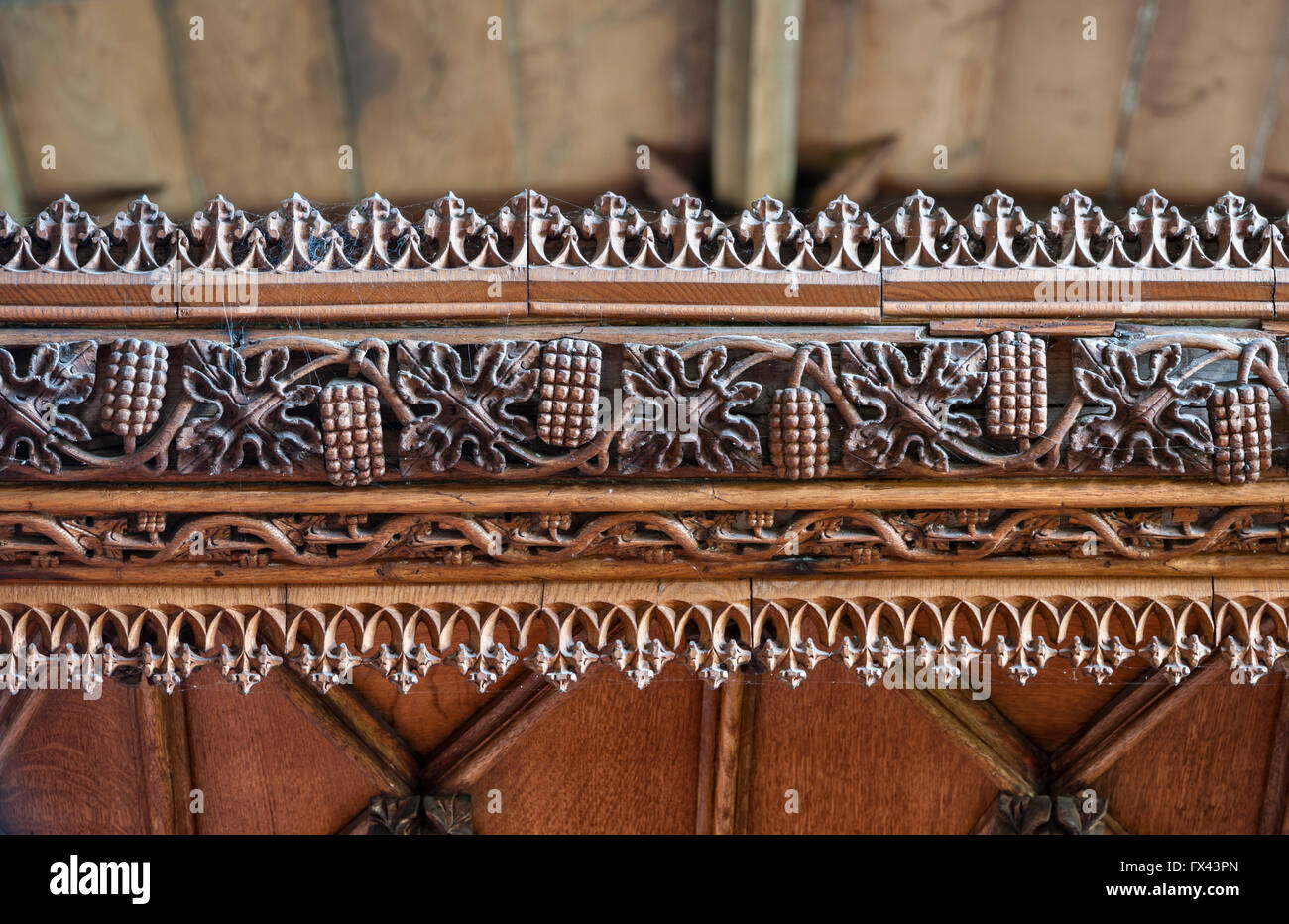 Medieval rood screen hi-res stock photography and images - Alamy