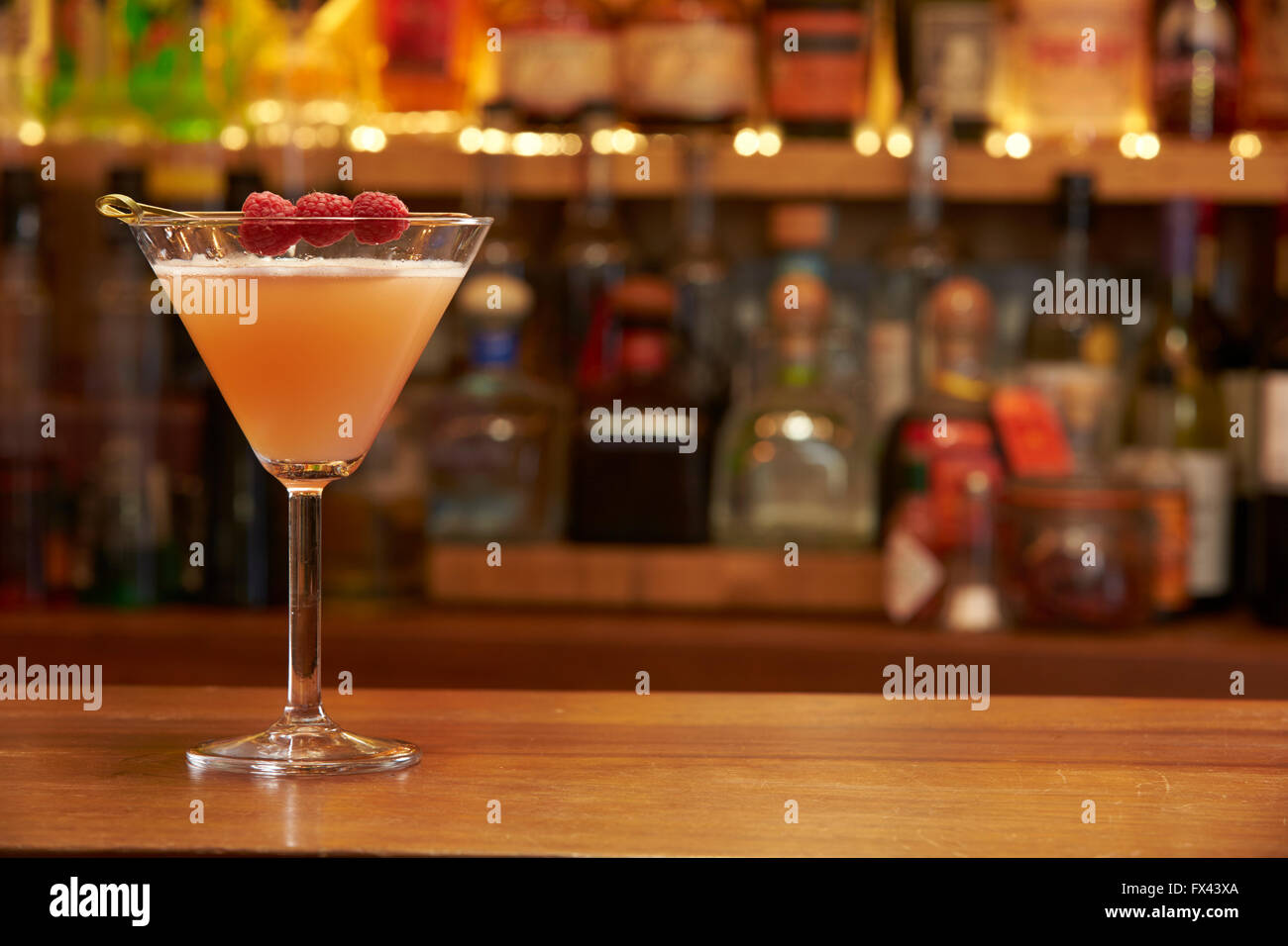 Cocktail bar hi-res stock photography and images - Alamy