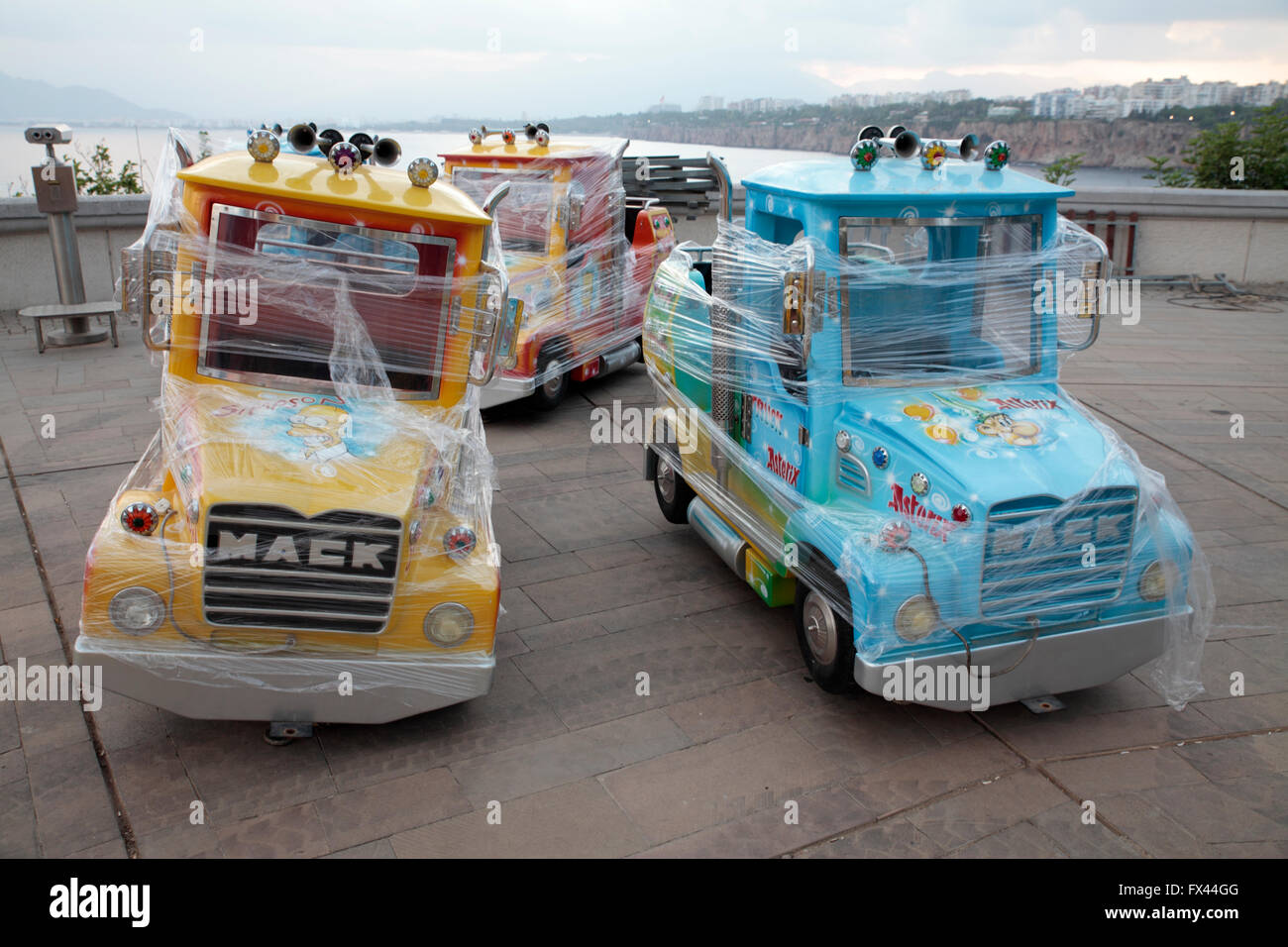 Funfair unpacking hi-res stock photography and images - Alamy