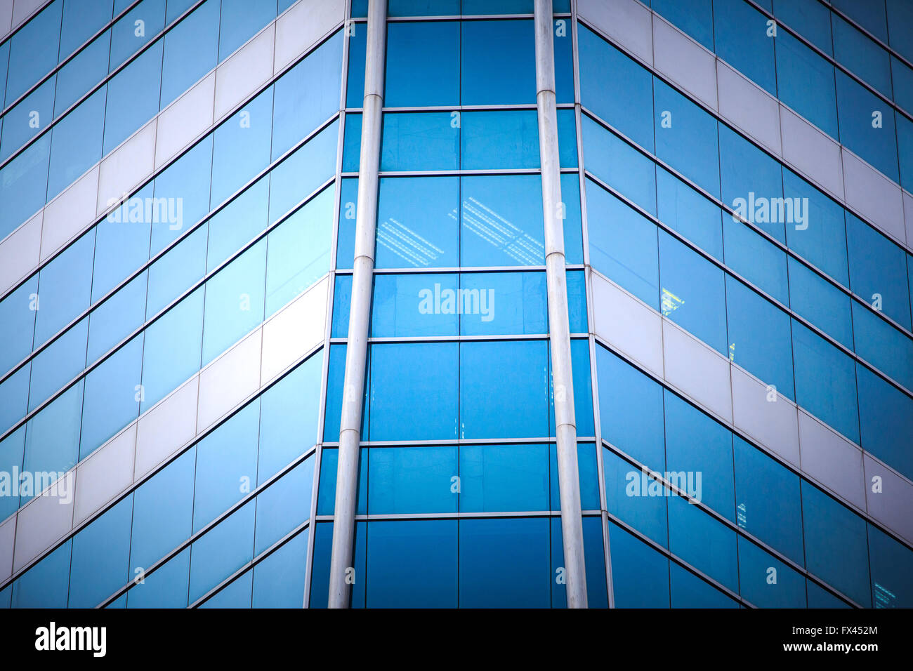 Beautiful reflection of modern commercial building Stock Photo - Alamy