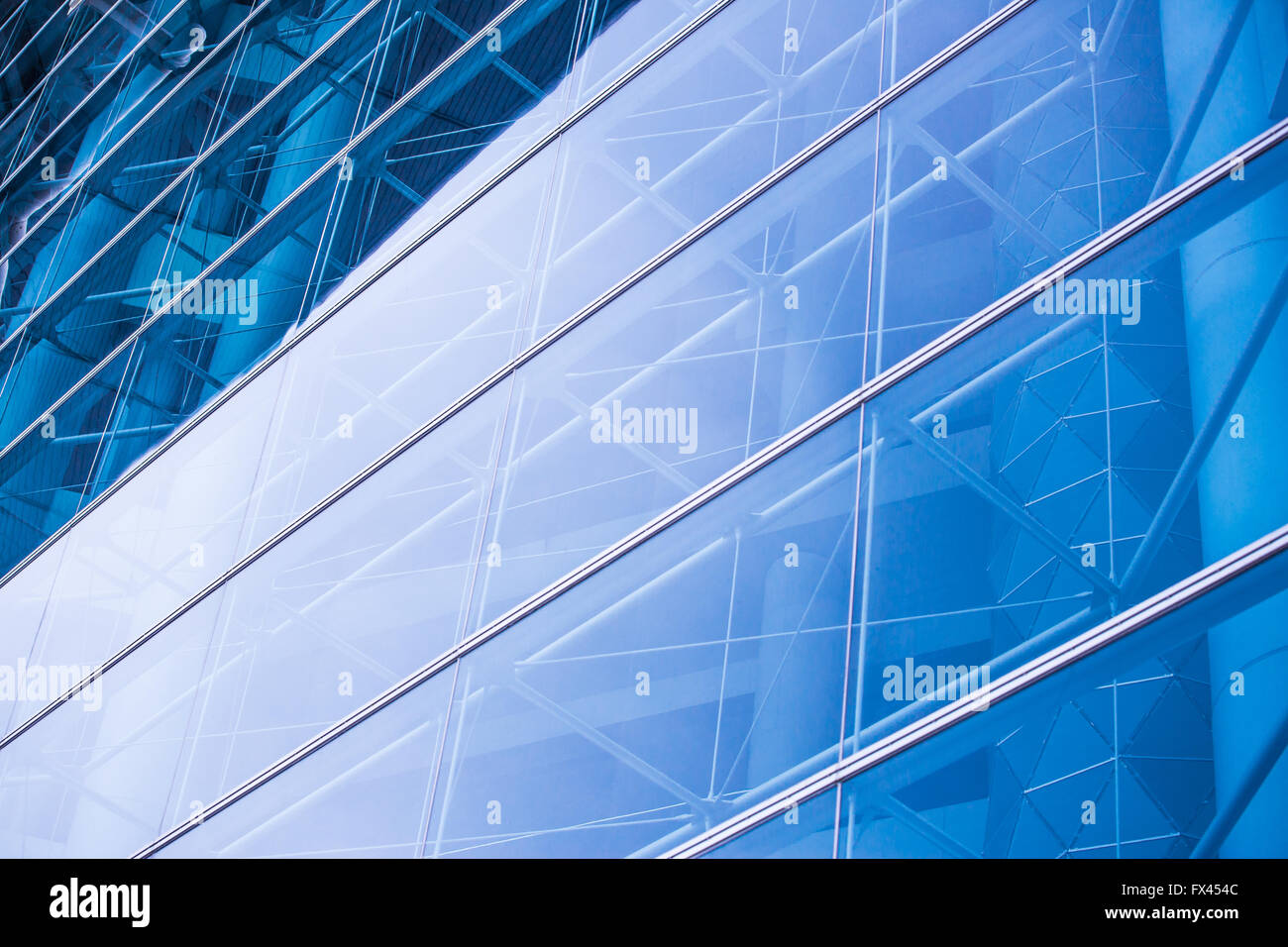 Beautiful reflection of modern commercial building Stock Photo - Alamy