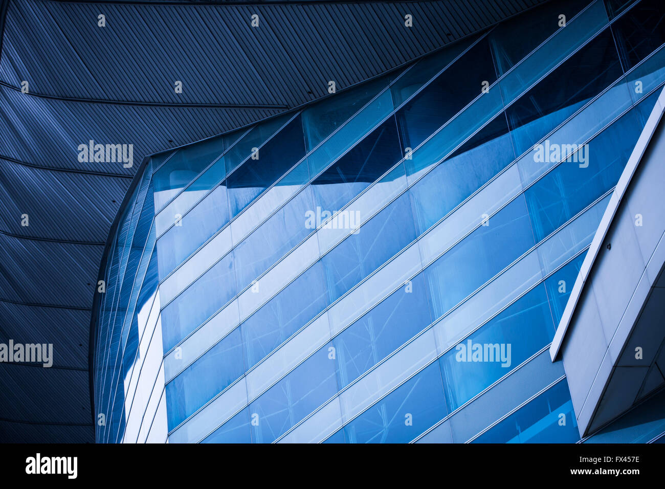 Hallway exterior modern building hi-res stock photography and images ...