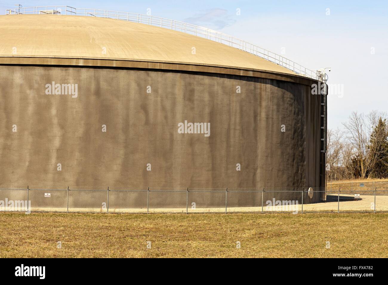 Water storage tank container hi-res stock photography and images - Alamy