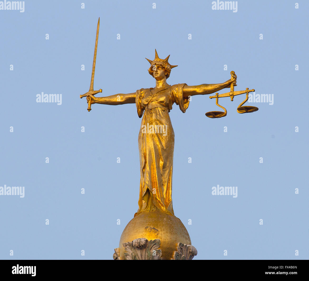 Justice Statue, Law Courts, London Stock Photos & Justice Statue, Law ...