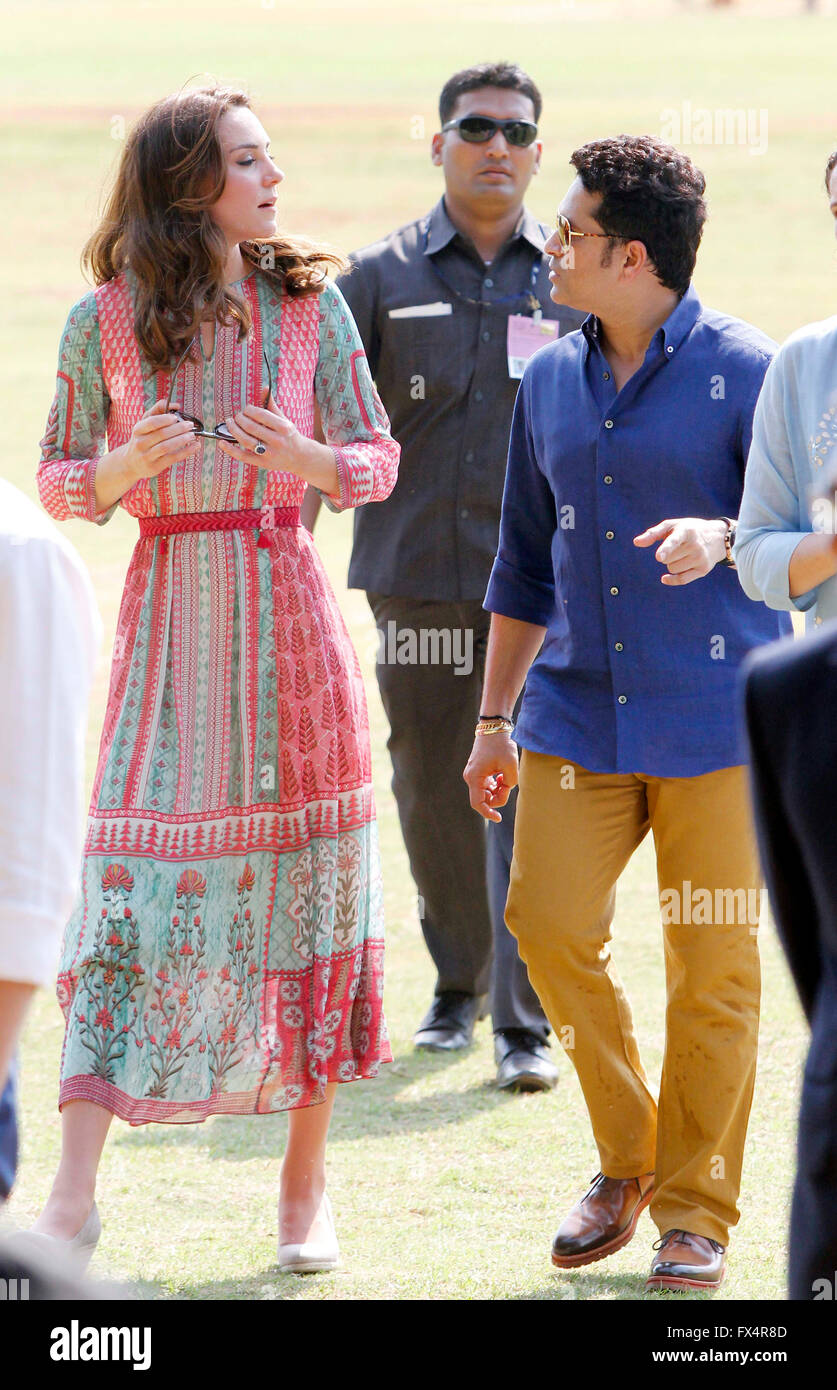 Kate middleton during visit hi-res stock photography and images - Alamy