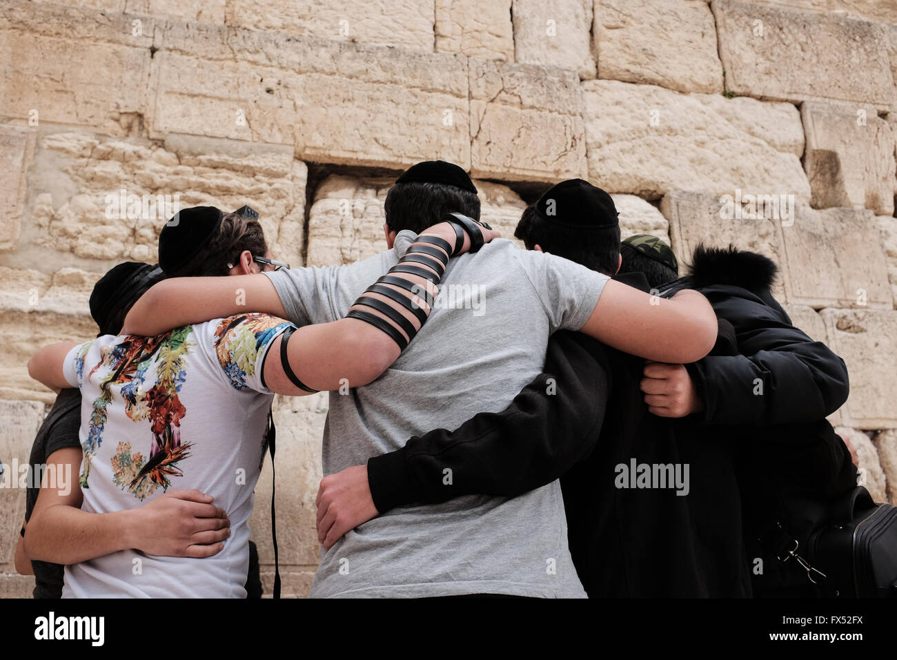 Jerusalem hug hi-res stock photography and images - Alamy