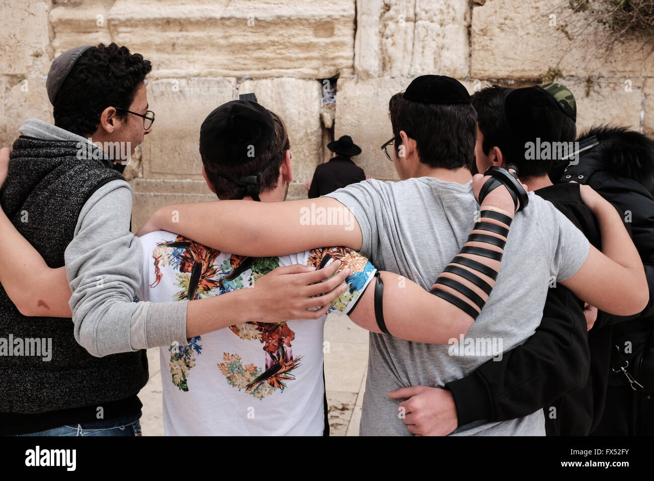 Jerusalem hug hi-res stock photography and images - Alamy