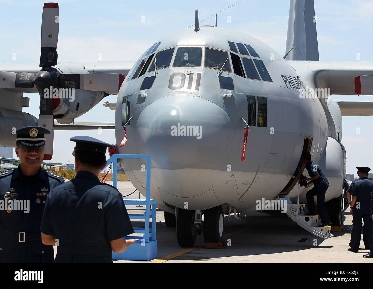 Pasay City, Philippines. 12th Apr, 2016. Officers from the Philippine ...