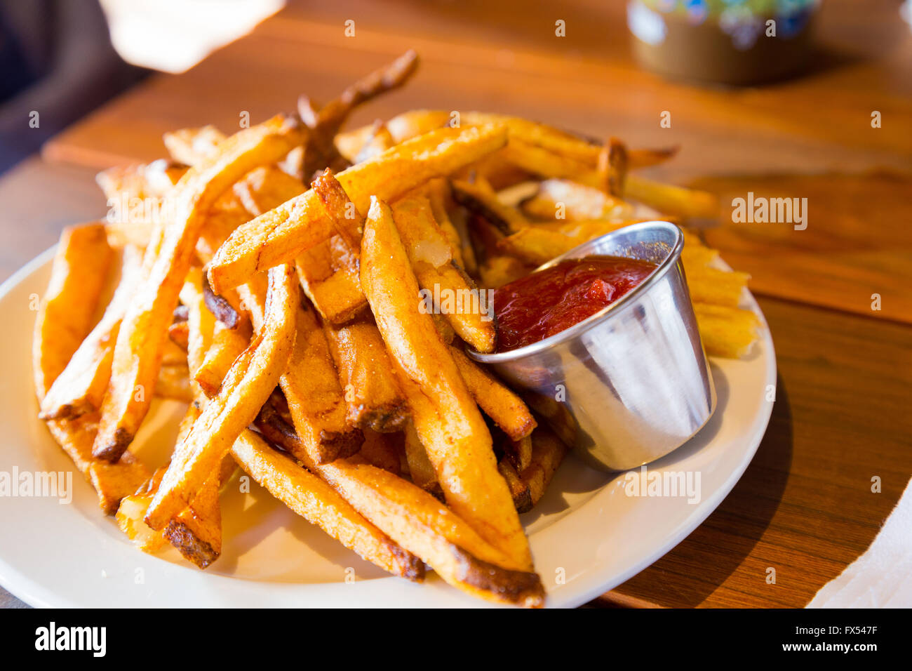 Eat eating snack hi-res stock photography and images - Alamy