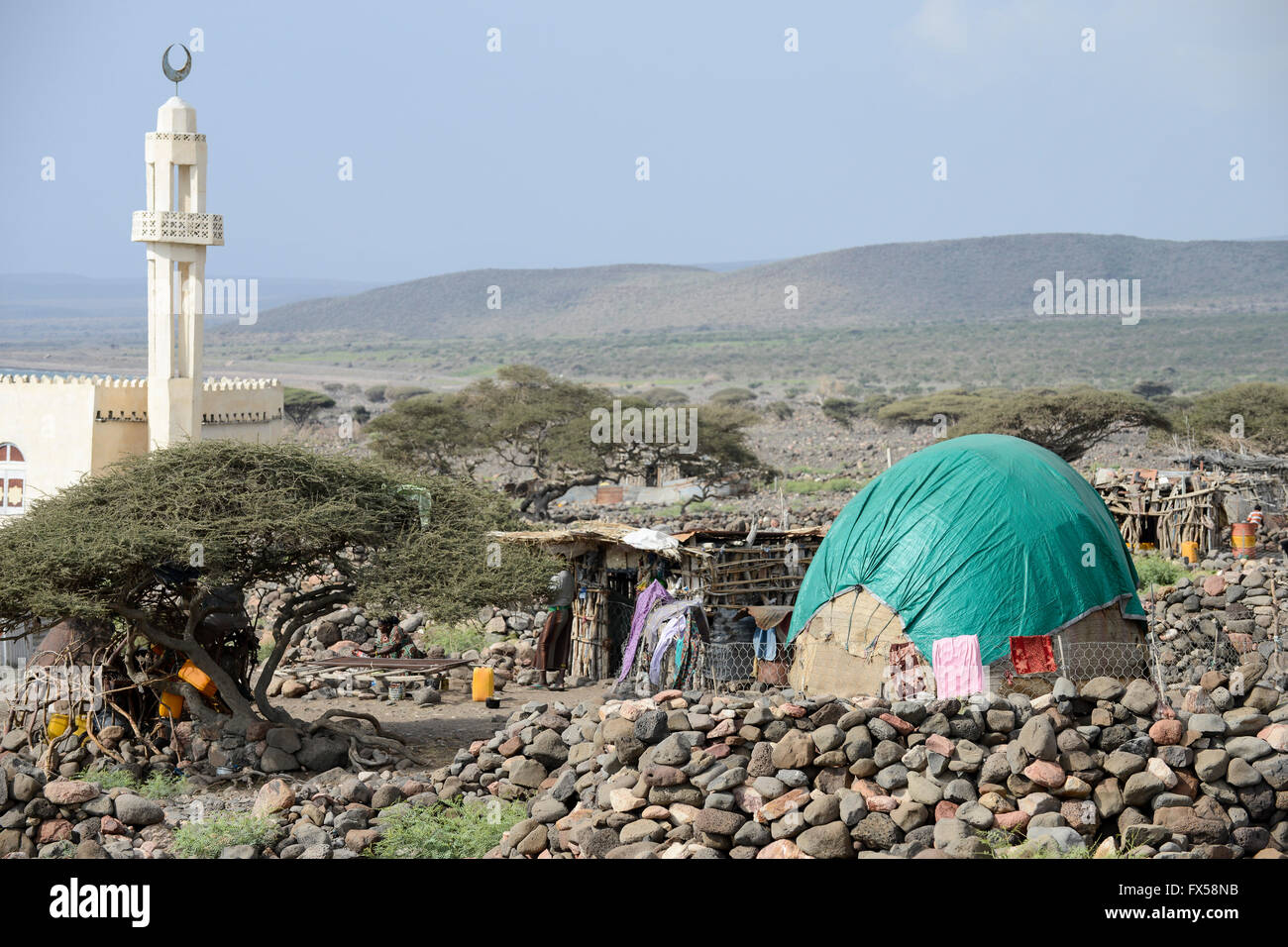 DJIBOUTI Tadjourah, Afar village with mosque / DSCHIBUTI Tadjourah ...