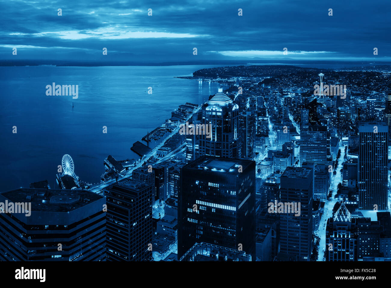 Seattle rooftop panorama view with urban architecture at night Stock ...