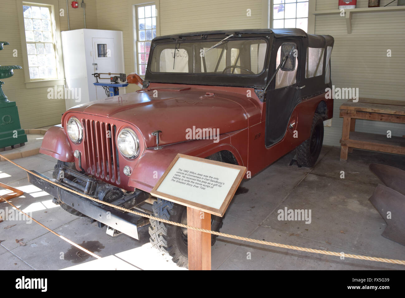 Service jeep hi-res stock photography and images - Alamy
